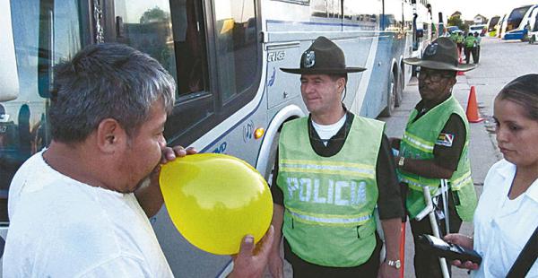 Cansancio de los choferes y falta de auxilio agrava el drama en los ... Cansancio de los choferes y falta de auxilio agrava el drama en los ...