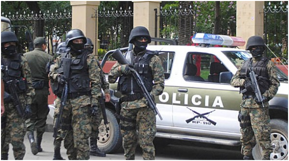 Policías de bajo rango se amotinan en la ciudad de La Paz – eju.tv