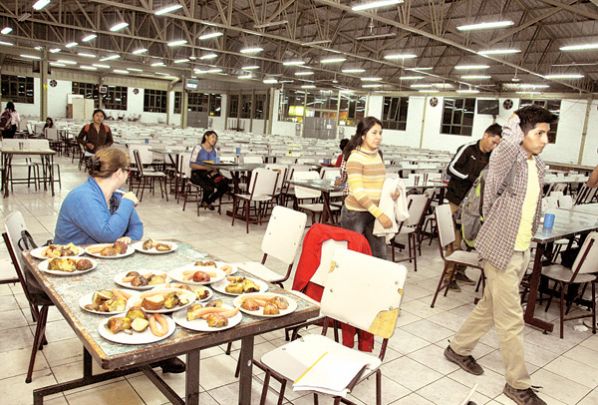 Universitarios desperdician 6.881 platos del comedor de la UMSS ...
