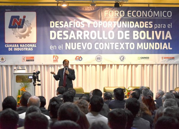 Experto internacional recomienda flexibilidad del tipo de cambio en ...