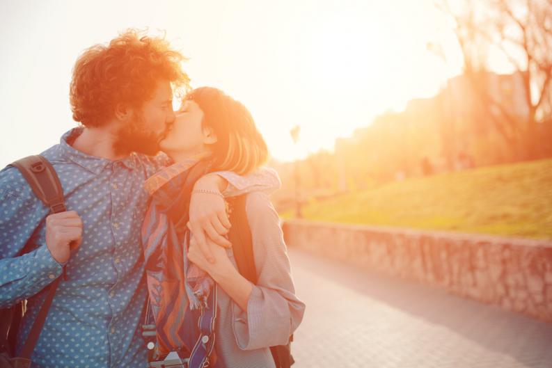 Besarse es mucho más importante para la pareja de lo que crees, mira ...