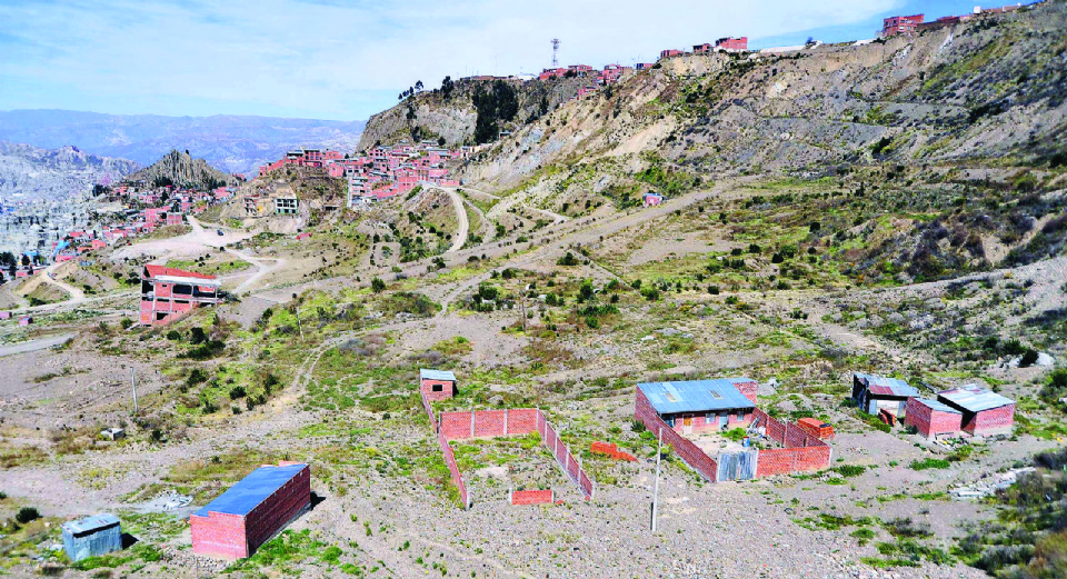 Se erigen casas en Callapa, la zona del deslizamiento – eju.tv