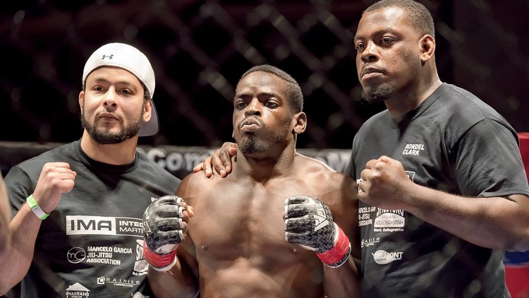 Un luchador de artes marciales muere tras ser noqueado en Estados ...