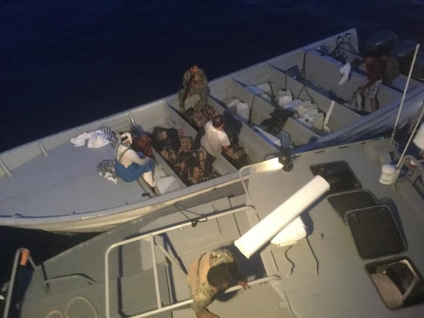 La persecución a una lancha que traficaba cocaína en el Pacífico ...