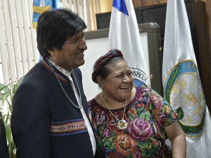 Rigoberta Menchú saluda a Morales y le dice que es el presidente de los ...
