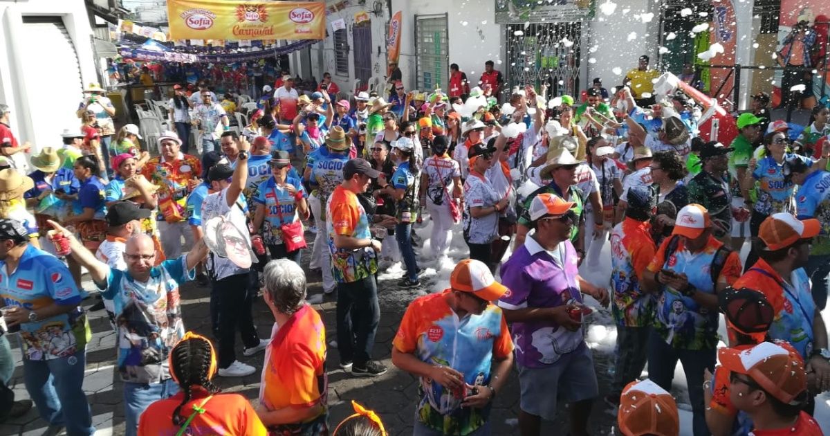 Así se vive la fiesta grande en las calles de Santa Cruz – eju.tv