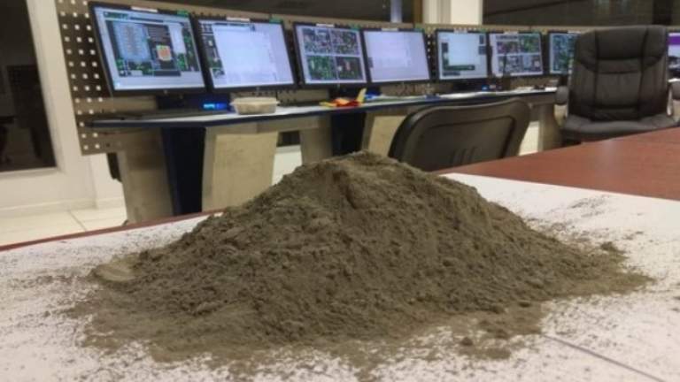 Ecebol produce su primera bolsa de cemento en Oruro – eju.tv