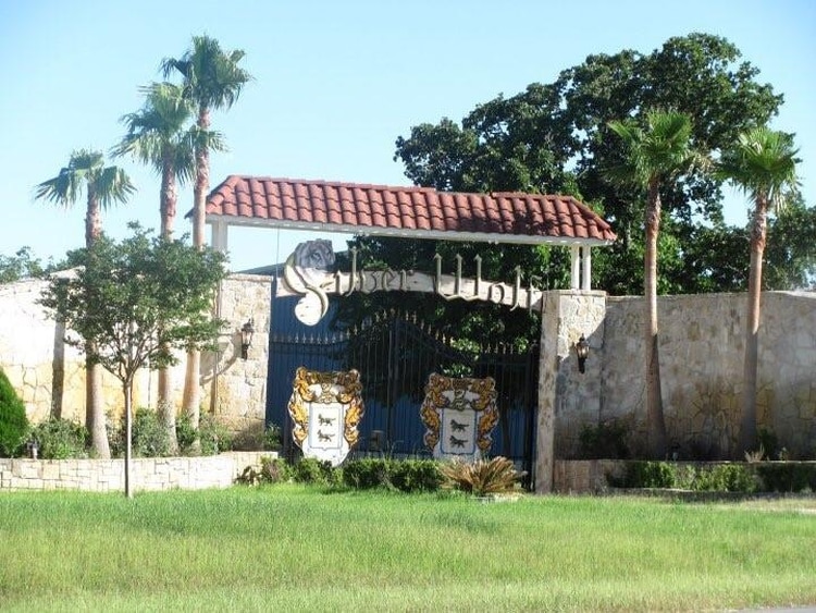 Zoológico y pista de aterrizaje: así es el impactante rancho al estilo ...